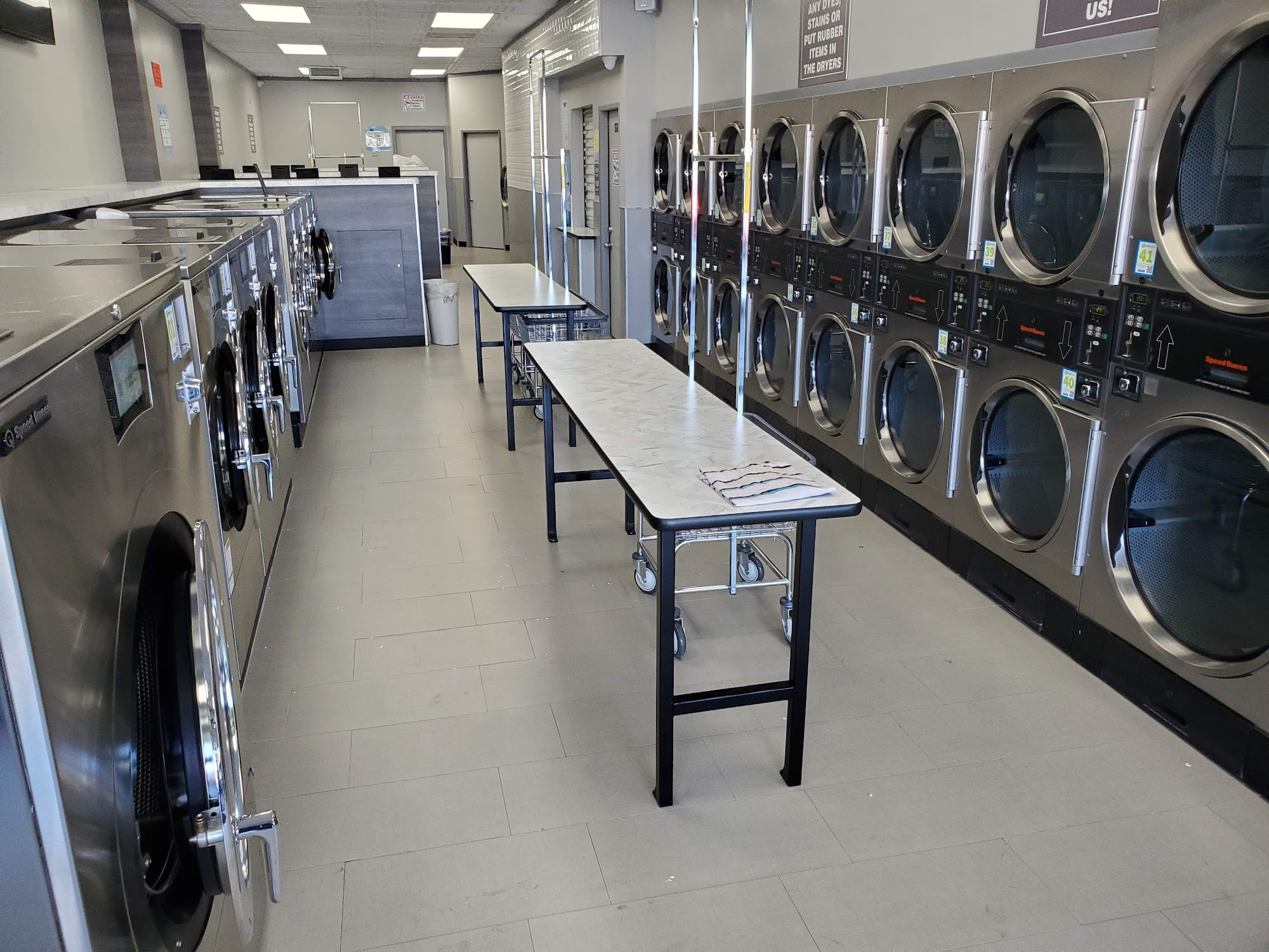 Self-Service Laundromat Orange CA | Laundry Club